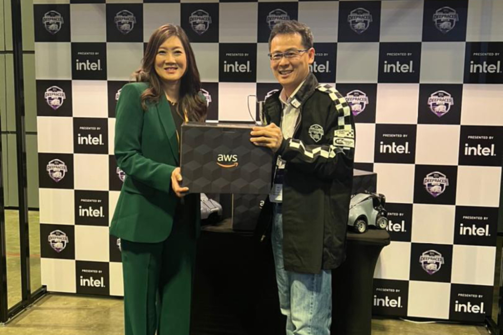 AWS DeepRacer League propels machine learning into high gear – T-Systems